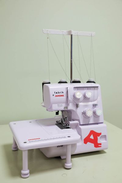 Overlock maskiner - TONJE STOFF & SYMASKINER AS - broderimaskiner og ...